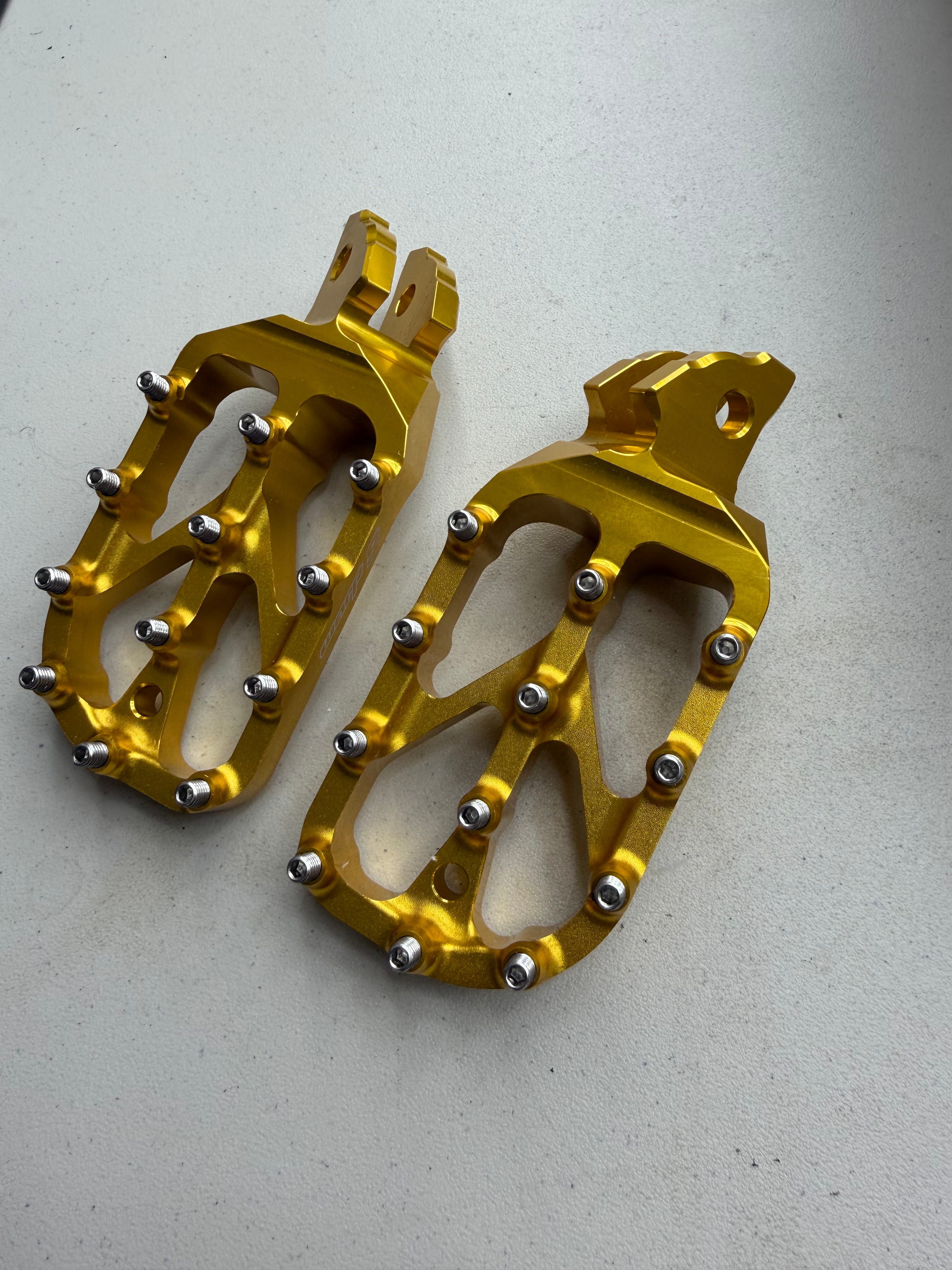 Return, Warp 9 Elite Surron pegs Gold